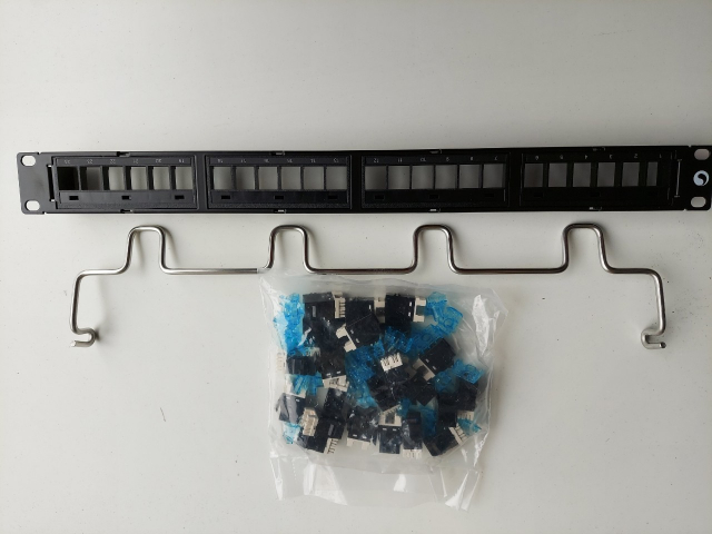 Patch Panel Commscope/AMP Cat5e 24 port (760237040/9-1375191-2)
