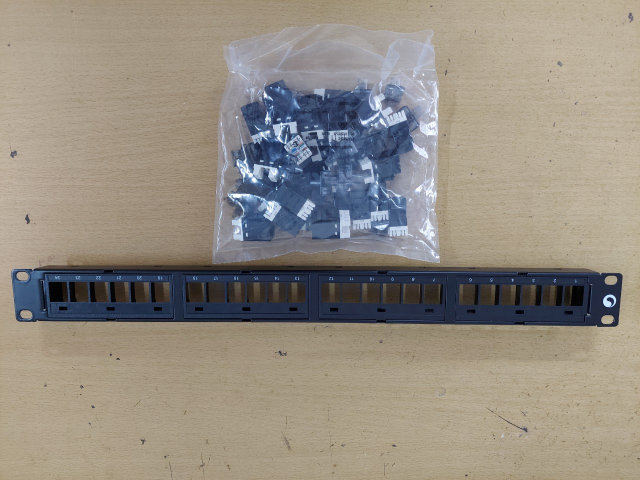 Patch Panel Commscope Cat6 24 port 760237040, 9-1375055-2